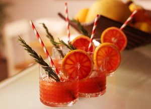 The Feinschmeckerle: Gin Cocktail mit Blutorange, Limette und hausgemachtem Rosmarin Ingwer ...
